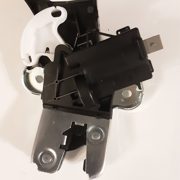 RuiWen | Accessories | Rear Truck Boot Lid Lock Latch Actuator For Vw ...